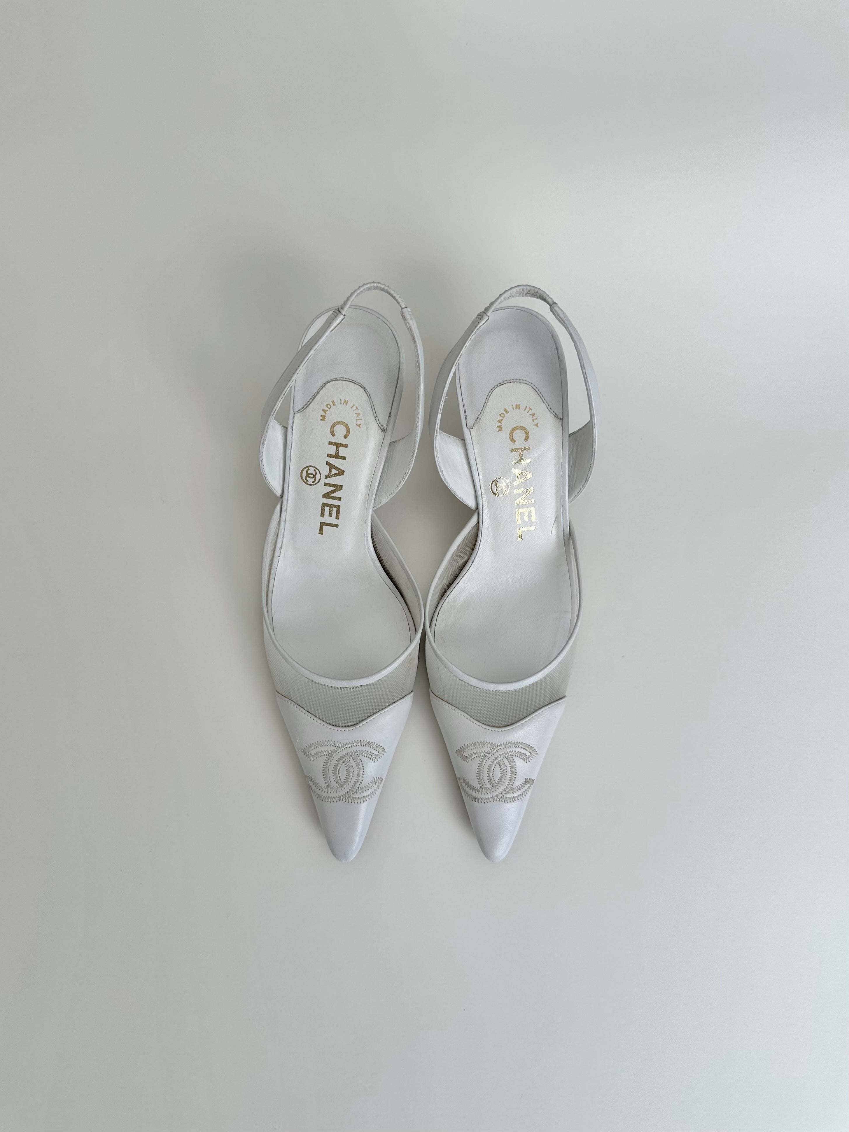 Chanel White Mesh Logo Slingback 35 – Élléments